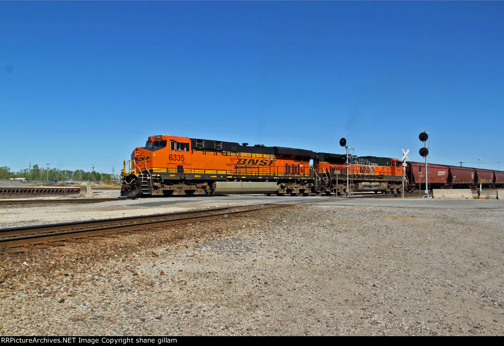 BNSF 6335 and 1007 leads a Sb grain train into Santa Fe junction.